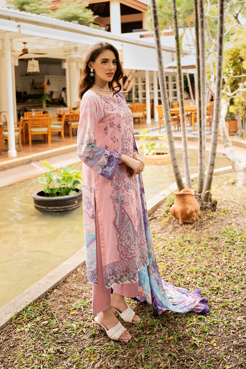 Ramsha Riwayat Lawn – Y-1111 – YourLibaas