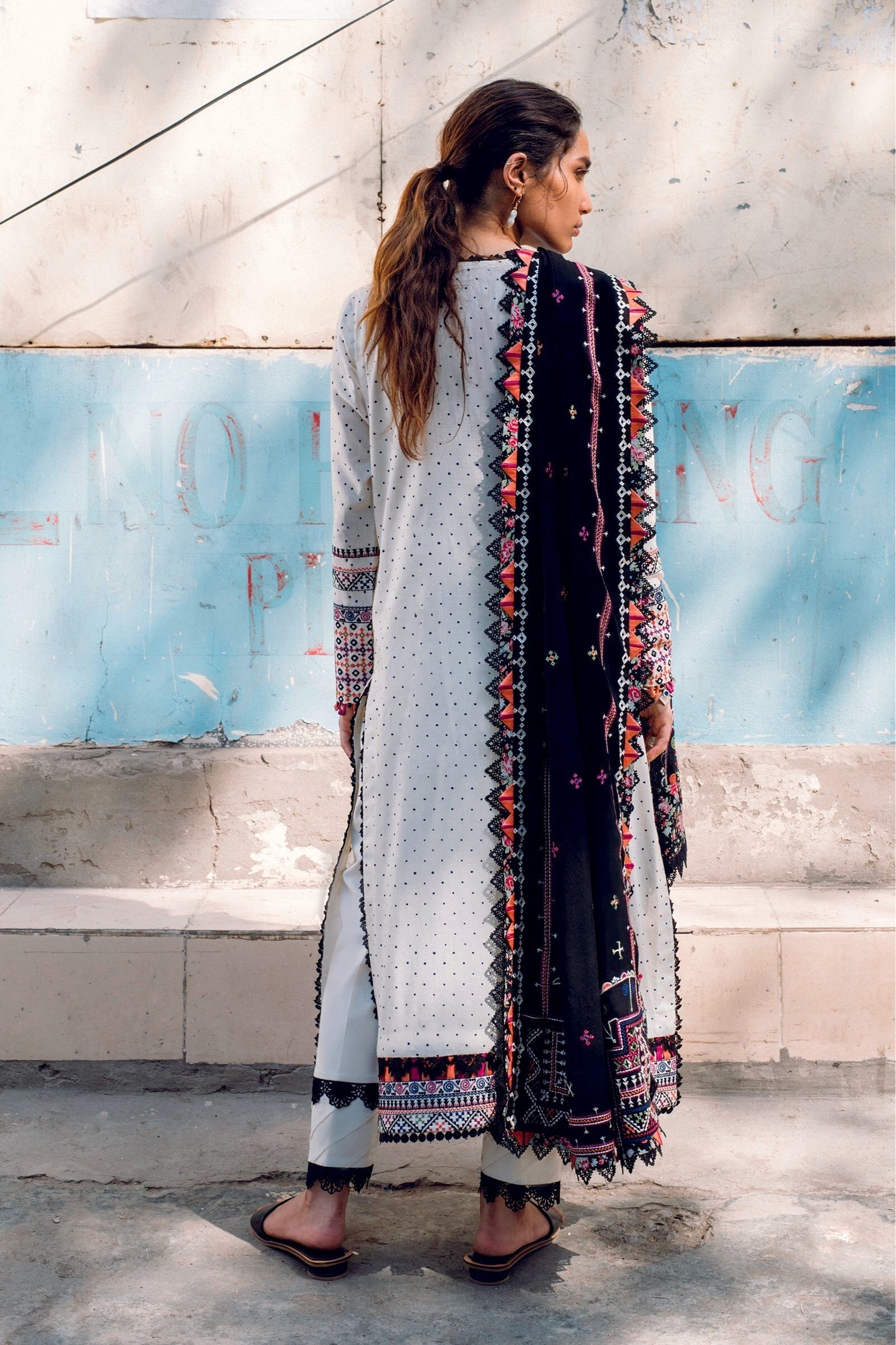 Zaha by Khadijah Shah · Humrahi Winter Collection – ZIBA (ZW21-10 ...