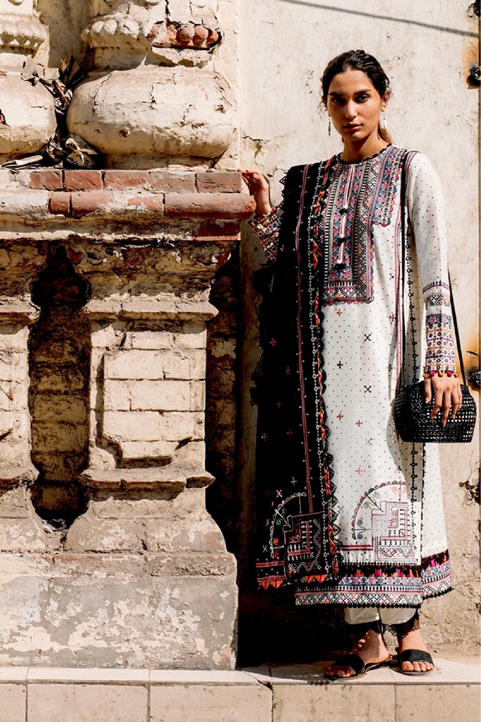 Zaha by Khadijah Shah · Humrahi Winter Collection – ZIBA (ZW21-10 ...
