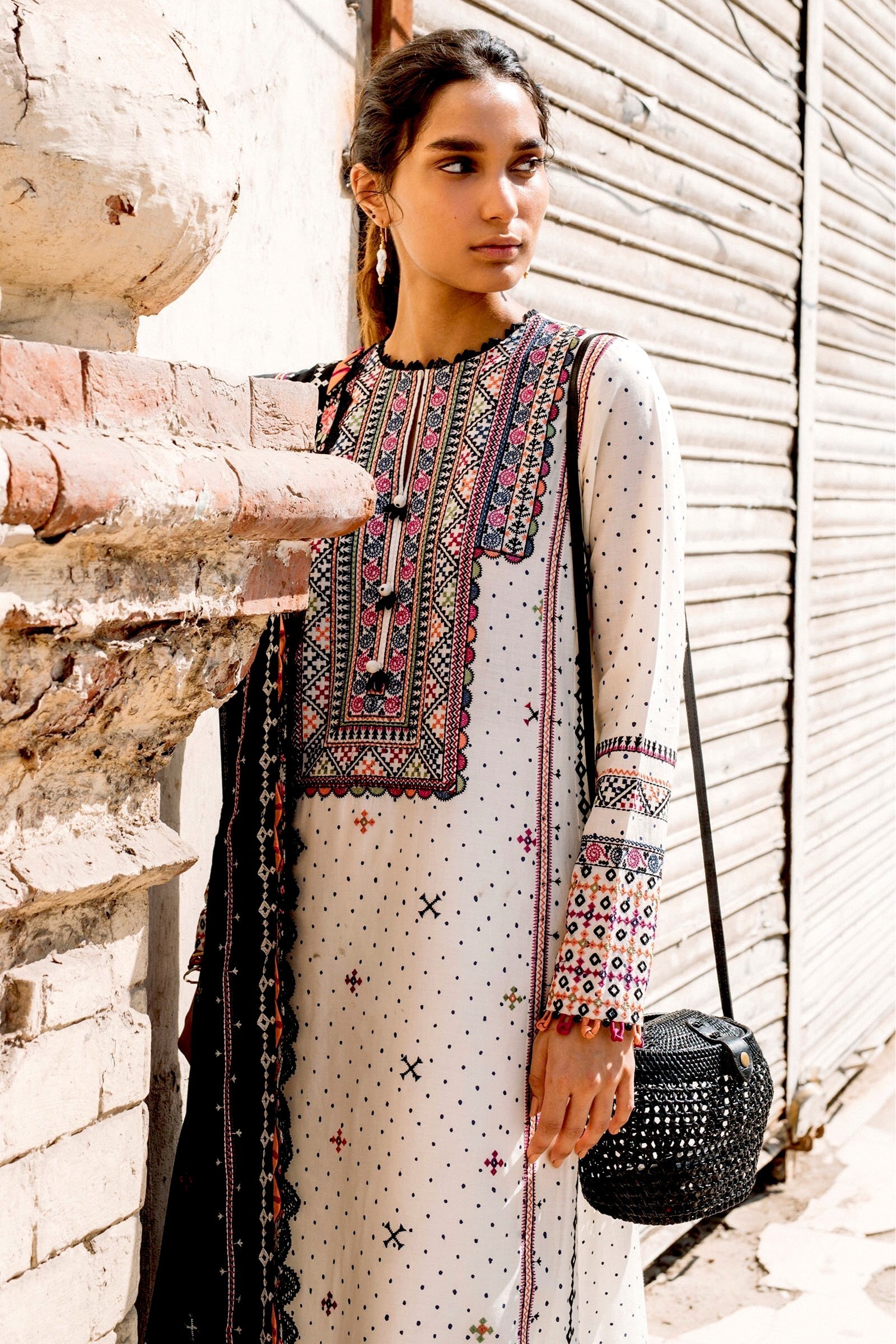 Zaha by Khadijah Shah · Humrahi Winter Collection – ZIBA (ZW21-10 ...