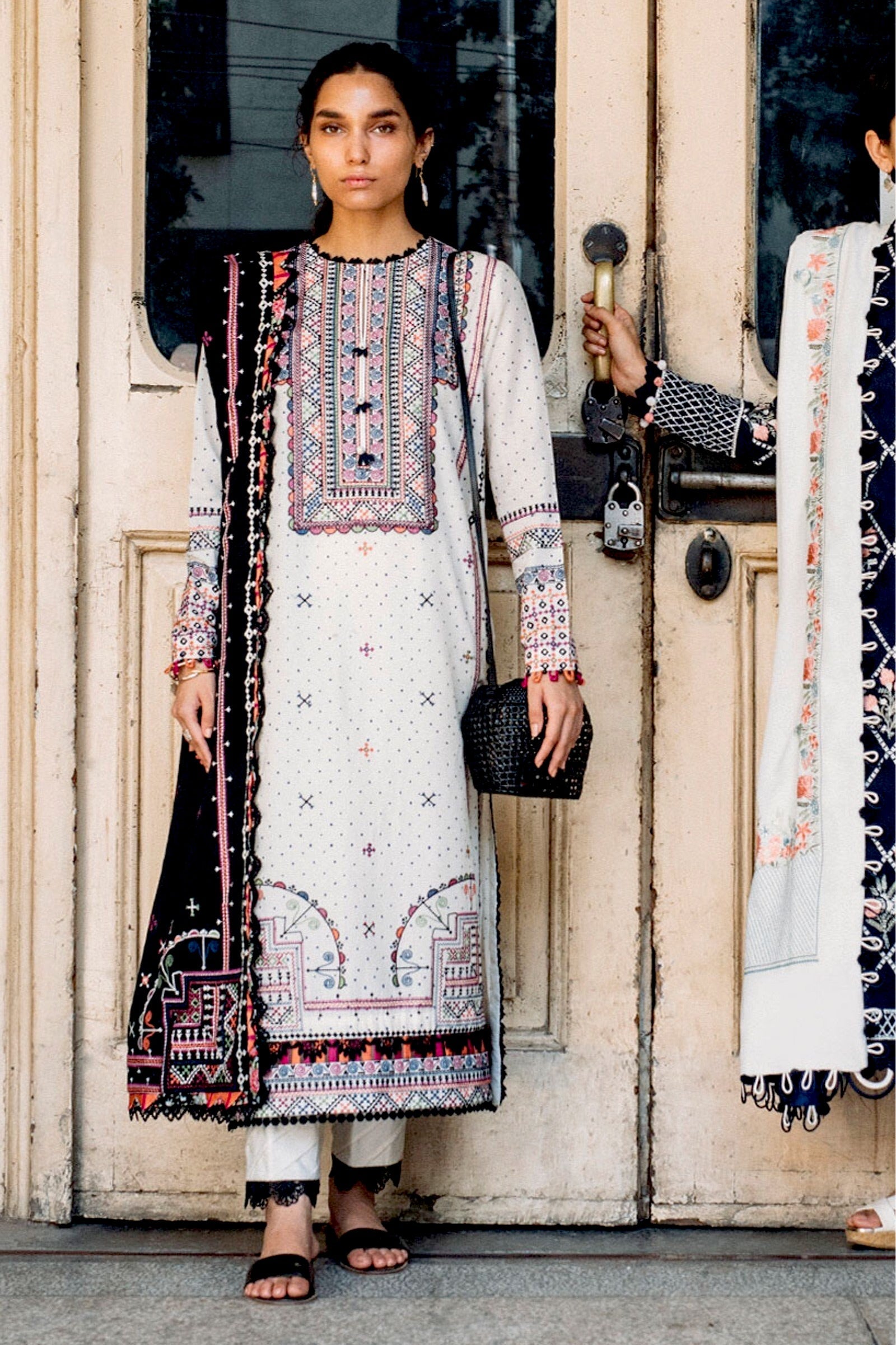 Zaha by Khadijah Shah · Humrahi Winter Collection – ZIBA (ZW21-10 ...